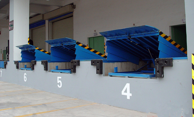 8 Ton Fixed Loading / Unloading Hydraulic Dock Leveler with High Strength Manganese Steel